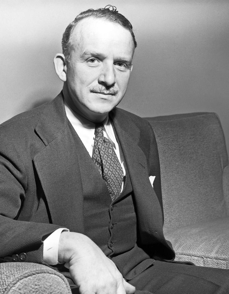 A Universal commitment